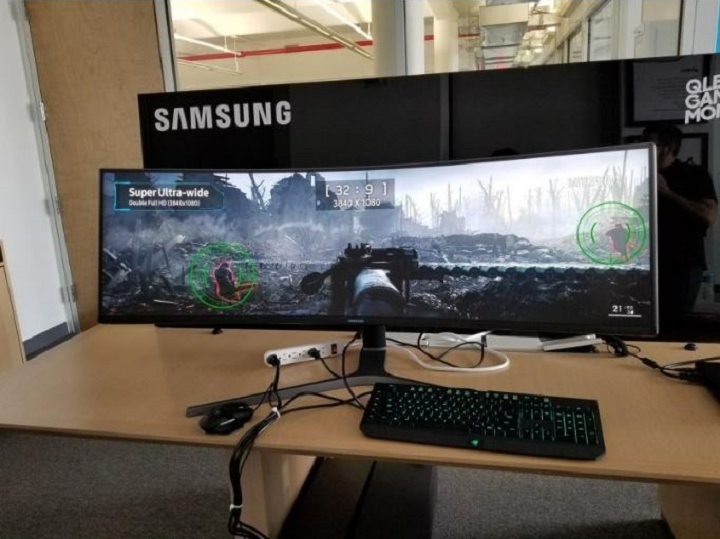 Samsung Redefines the Ultrawide Monitor! | GMR
